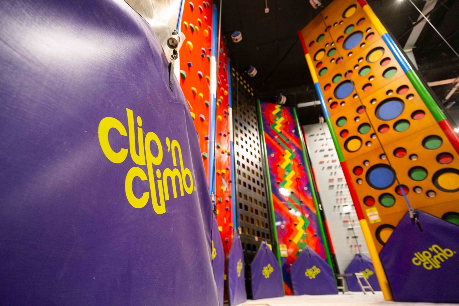 The Pinnacle Climbing Centres · Eequ